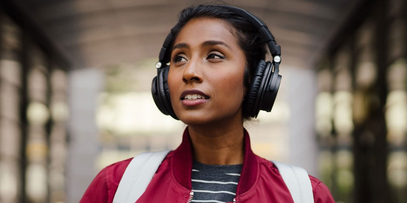 Headphones Vs Earbuds Health at Quyen Elliott blog