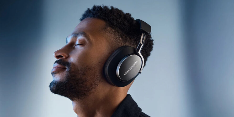 The 8 Best Bass Headphones 2026 | AV.com Blog