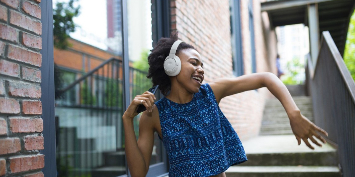 The 8 Best Bass Headphones 2026 | AV.com Blog