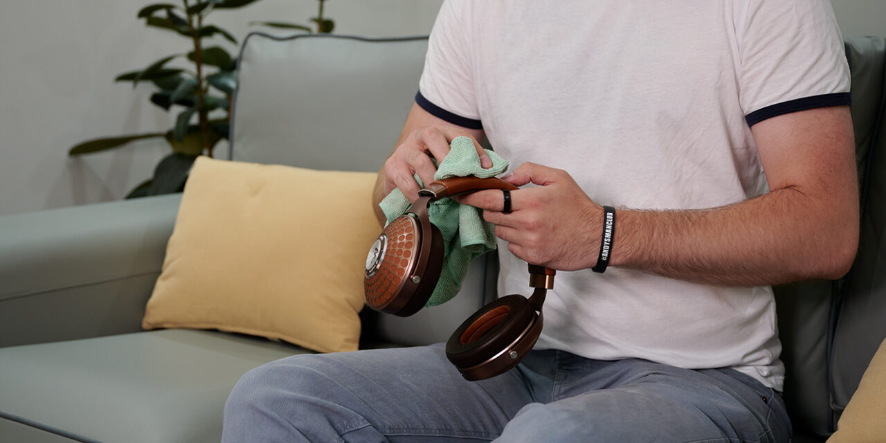 How to Clean Your Headphones and Keep Them in Good Condition